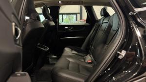 Black Volvo XC60 2021 in Riga, with an engine capacity of 2.00 L and mileage of 101 thousand km for 30490 €, photo 25 on AUTOMOTO.COM.LV