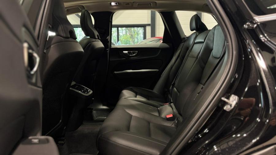 Black Volvo XC60 2021 in Riga, with an engine capacity of 2.00 L and mileage of 101 thousand km for 30490 €, photo 25 on AUTOMOTO.COM.LV