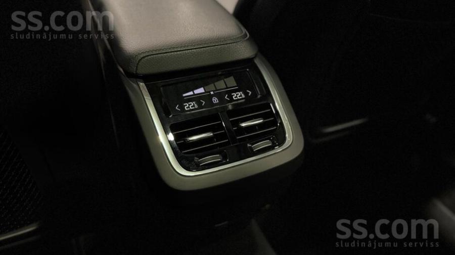 Melns Volvo XC60 2021 Rīga, ar dzinēja tilpumu 2.00 L un nobraukumu 101 tūkst. km par 30490 €, foto 24 vietnē AUTOMOTO.COM.LV
