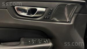Melns Volvo XC60 2021 Rīga, ar dzinēja tilpumu 2.00 L un nobraukumu 101 tūkst. km par 30490 €, foto 28 vietnē AUTOMOTO.COM.LV
