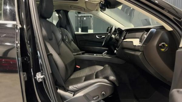 Melns Volvo XC60 2021 Mārupe, ar dzinēja tilpumu 2.00 L un nobraukumu 101 tūkst. km par 30490 €, foto 8 vietnē AUTOMOTO.COM.LV