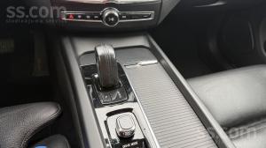 Melns Volvo XC60 2021 Jelgava, ar dzinēja tilpumu 2.00 L un nobraukumu 248 tūkst. km par 16850 €, foto 12 vietnē AUTOMOTO.COM.LV