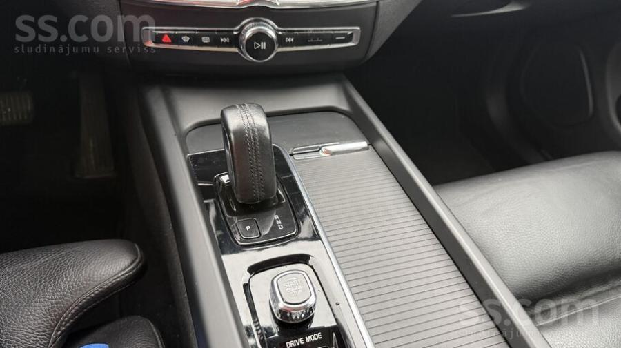 Melns Volvo XC60 2021 Jelgava, ar dzinēja tilpumu 2.00 L un nobraukumu 248 tūkst. km par 16850 €, foto 12 vietnē AUTOMOTO.COM.LV