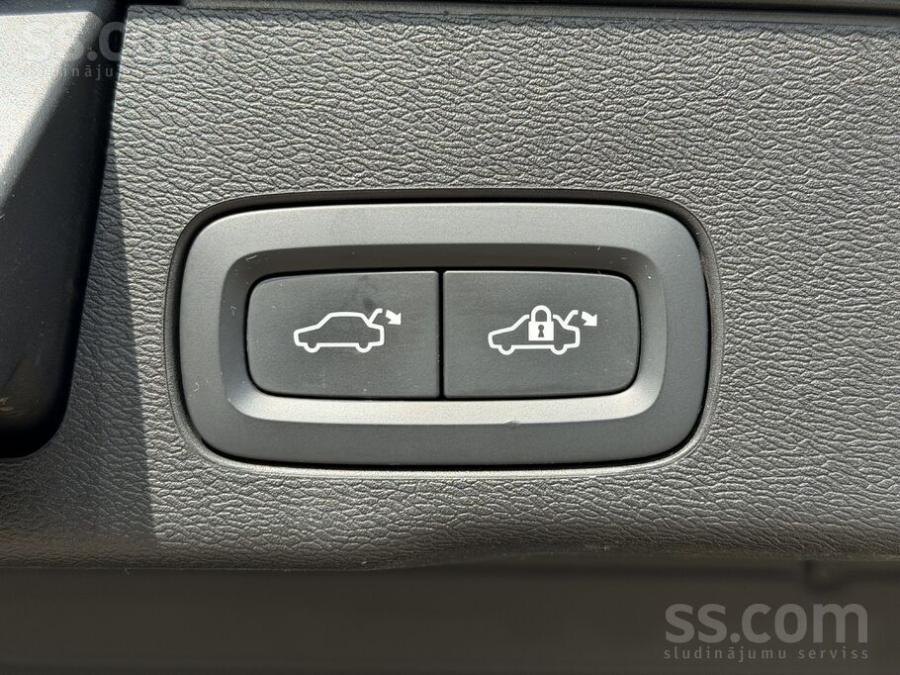 Melns Volvo XC60 2021 Rīga, ar dzinēja tilpumu 2.00 L un nobraukumu 218 tūkst. km par 23990 €, foto 16 vietnē AUTOMOTO.COM.LV