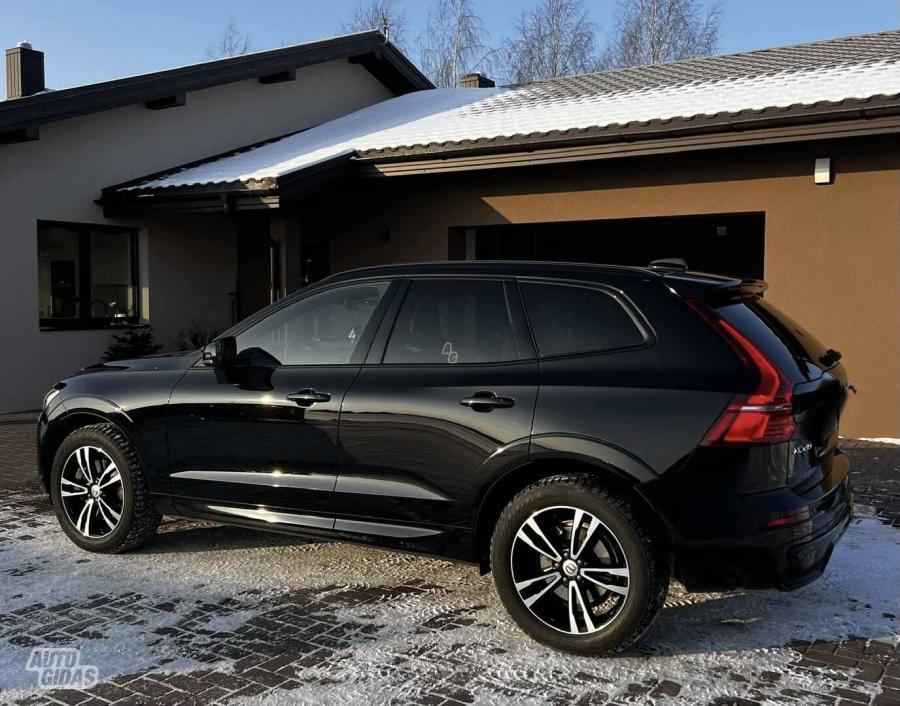 Black Volvo XC60 2022 in Vilkaviskis, with an engine capacity of 2.00 L and mileage of 58 thousand km for 40900 €, photo 3 on AUTOMOTO.COM.LV