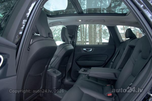 Melns Volvo XC60 2022 Tallina, ar dzinēja tilpumu 2.00 L un nobraukumu 64 tūkst. km par 44900 €, foto 4 vietnē AUTOMOTO.COM.LV