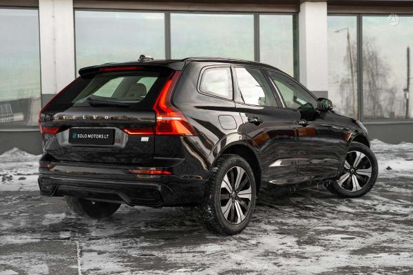 Black Volvo XC60 2022 in Vilnius, with an engine capacity of 1.97 L and mileage of 68 thousand km for 35550 €, photo 4 on AUTOMOTO.COM.LV