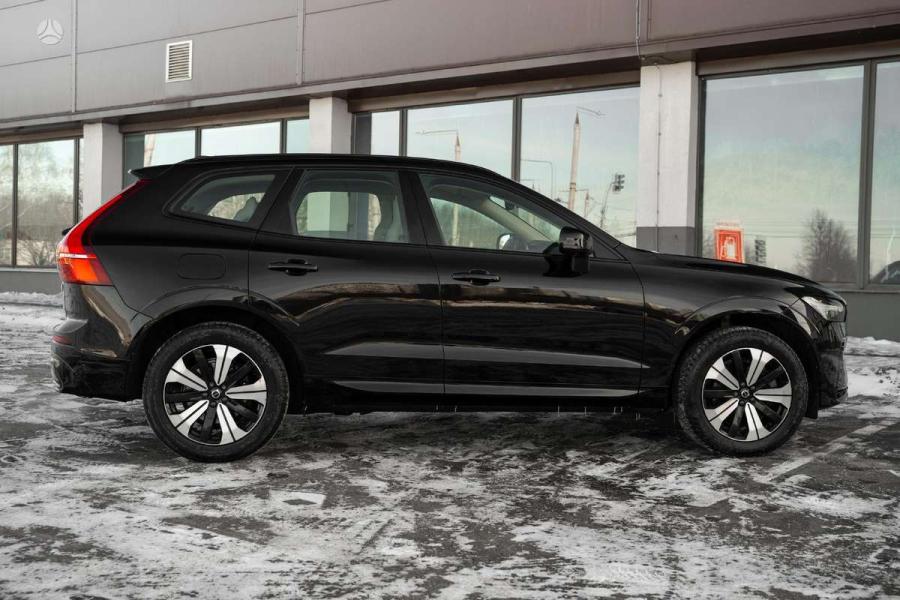 Melns Volvo XC60 2022 Viļņa, ar dzinēja tilpumu 1.97 L un nobraukumu 68 tūkst. km par 35550 €, foto 5 vietnē AUTOMOTO.COM.LV