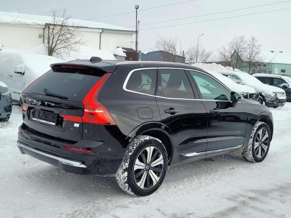 Black Volvo XC60 2022 in Siauliai, with an engine capacity of 1.97 L and mileage of 164 thousand km for 33900 €, photo 5 on AUTOMOTO.COM.LV