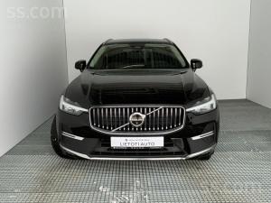 Black Volvo XC60 2022 in Riga, with an engine capacity of 2.00 L and mileage of 118 thousand km for 34990 €, photo 3 on AUTOMOTO.COM.LV