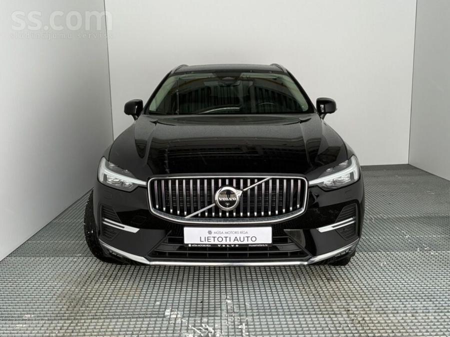 Black Volvo XC60 2022 in Riga, with an engine capacity of 2.00 L and mileage of 118 thousand km for 34990 €, photo 3 on AUTOMOTO.COM.LV