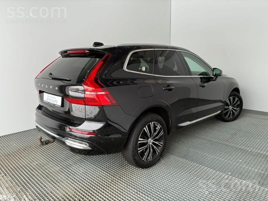 Black Volvo XC60 2022 in Riga, with an engine capacity of 2.00 L and mileage of 118 thousand km for 34990 €, photo 4 on AUTOMOTO.COM.LV