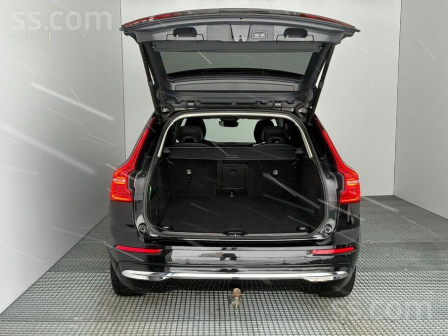 Black Volvo XC60 2022 in Riga, with an engine capacity of 2.00 L and mileage of 118 thousand km for 34990 €, photo 6 on AUTOMOTO.COM.LV