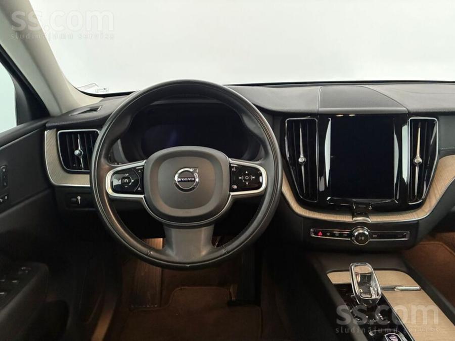 Black Volvo XC60 2022 in Riga, with an engine capacity of 2.00 L and mileage of 118 thousand km for 34990 €, photo 11 on AUTOMOTO.COM.LV