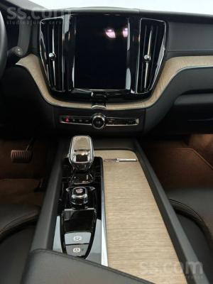 Black Volvo XC60 2022 in Riga, with an engine capacity of 2.00 L and mileage of 118 thousand km for 34990 €, photo 13 on AUTOMOTO.COM.LV