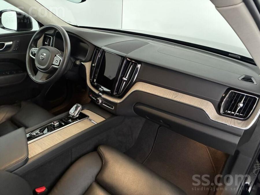 Black Volvo XC60 2022 in Riga, with an engine capacity of 2.00 L and mileage of 118 thousand km for 34990 €, photo 19 on AUTOMOTO.COM.LV