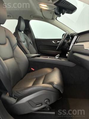 Black Volvo XC60 2022 in Riga, with an engine capacity of 2.00 L and mileage of 118 thousand km for 34990 €, photo 20 on AUTOMOTO.COM.LV