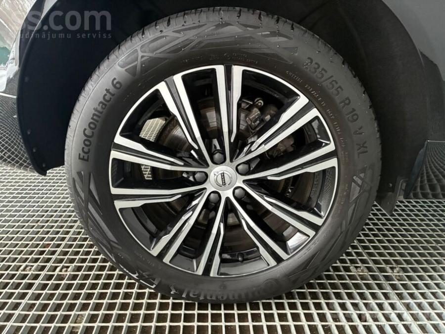 Black Volvo XC60 2022 in Riga, with an engine capacity of 2.00 L and mileage of 118 thousand km for 34990 €, photo 24 on AUTOMOTO.COM.LV