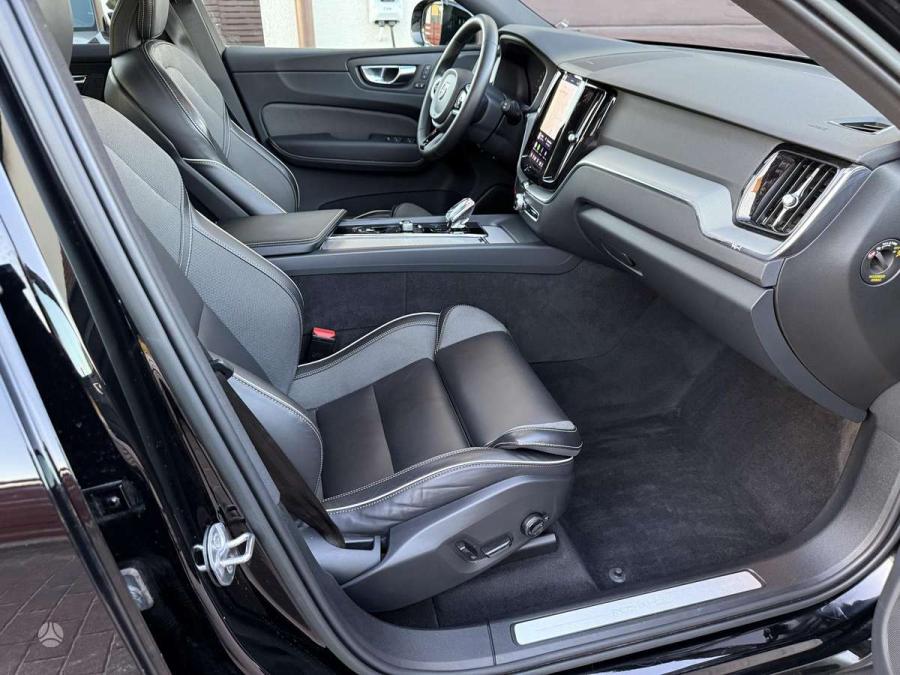 Melns Volvo XC60 2022 Šauļi, ar dzinēja tilpumu 1.97 L un nobraukumu 206 tūkst. km par 30900 €, foto 23 vietnē AUTOMOTO.COM.LV