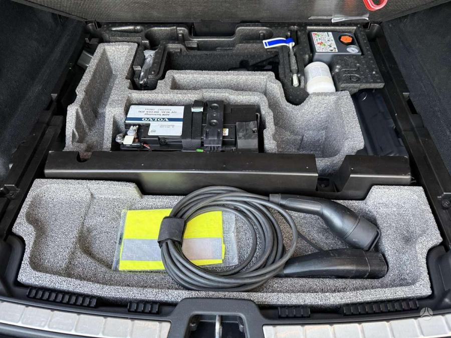 Melns Volvo XC60 2022 Šauļi, ar dzinēja tilpumu 1.97 L un nobraukumu 206 tūkst. km par 30900 €, foto 31 vietnē AUTOMOTO.COM.LV