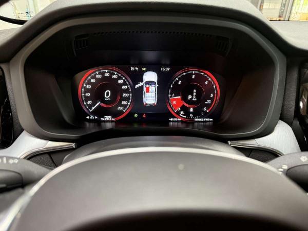 Melns Volvo XC60 2022 Viļņa, ar dzinēja tilpumu 1.97 L un nobraukumu 77 tūkst. km par 29500 €, foto 6 vietnē AUTOMOTO.COM.LV