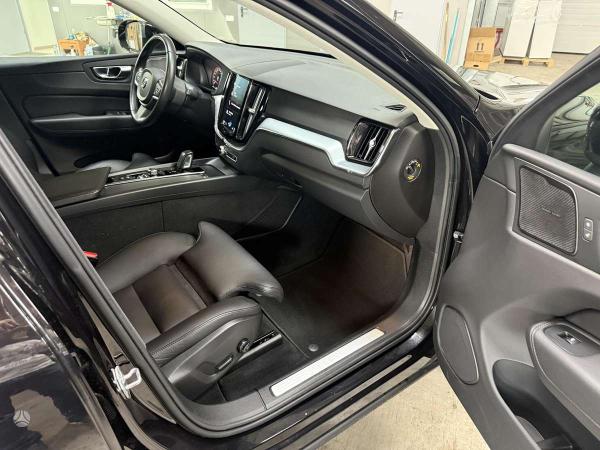 Melns Volvo XC60 2022 Viļņa, ar dzinēja tilpumu 1.97 L un nobraukumu 77 tūkst. km par 29500 €, foto 10 vietnē AUTOMOTO.COM.LV