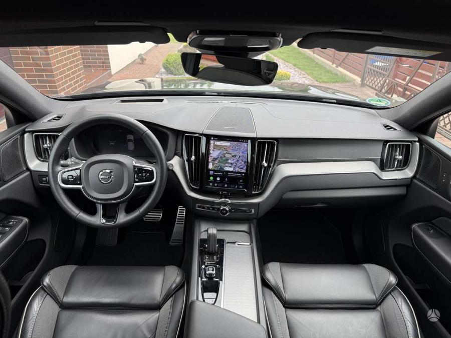 Black Volvo XC60 2022 in Siauliai, with an engine capacity of 1.97 L and mileage of 186 thousand km for 29500 €, photo 12 on AUTOMOTO.COM.LV