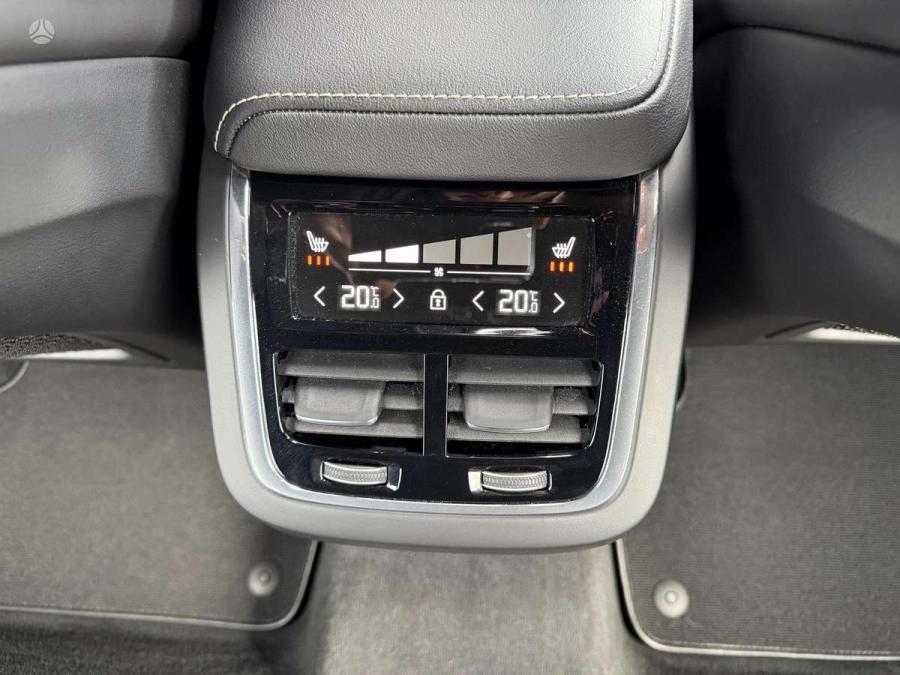 Black Volvo XC60 2022 in Siauliai, with an engine capacity of 1.97 L and mileage of 186 thousand km for 29500 €, photo 24 on AUTOMOTO.COM.LV