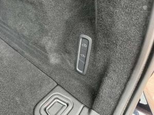Black Volvo XC60 2022 in Siauliai, with an engine capacity of 1.97 L and mileage of 186 thousand km for 29500 €, photo 29 on AUTOMOTO.COM.LV