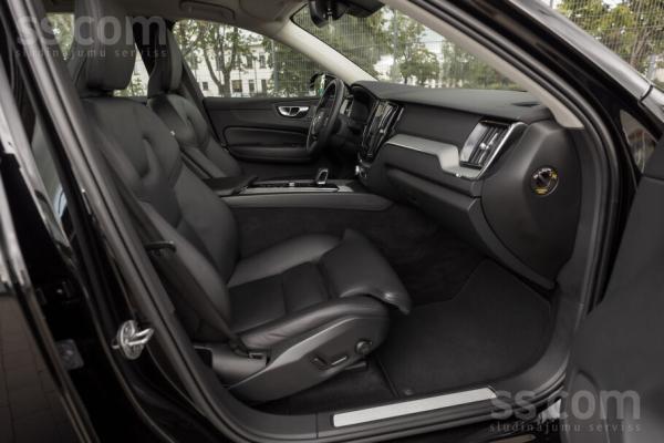 Black Volvo XC60 2022 in Riga, with an engine capacity of 2.00 L and mileage of 208 thousand km for 23900 €, photo 8 on AUTOMOTO.COM.LV