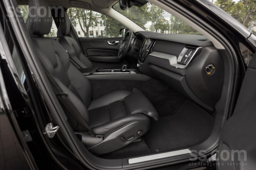 Black Volvo XC60 2022 in Riga, with an engine capacity of 2.00 L and mileage of 208 thousand km for 23900 €, photo 9 on AUTOMOTO.COM.LV