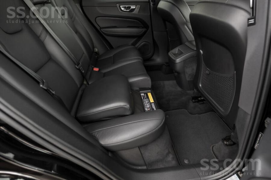 Black Volvo XC60 2022 in Riga, with an engine capacity of 2.00 L and mileage of 208 thousand km for 23900 €, photo 12 on AUTOMOTO.COM.LV