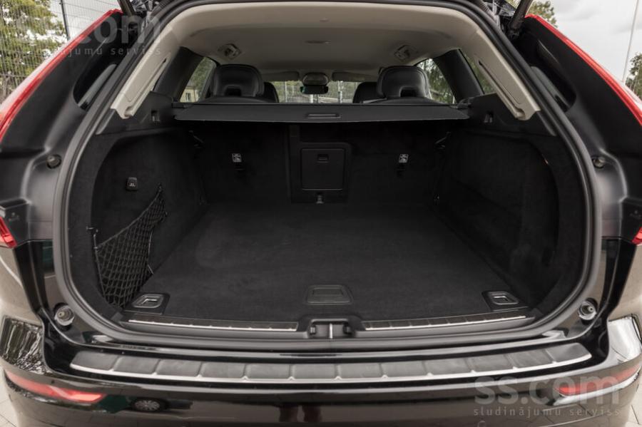 Black Volvo XC60 2022 in Riga, with an engine capacity of 2.00 L and mileage of 208 thousand km for 23900 €, photo 15 on AUTOMOTO.COM.LV