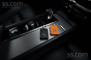 Black Volvo XC60 2022 in Riga, with an engine capacity of 2.00 L and mileage of 208 thousand km for 23900 €, photo 27 on AUTOMOTO.COM.LV