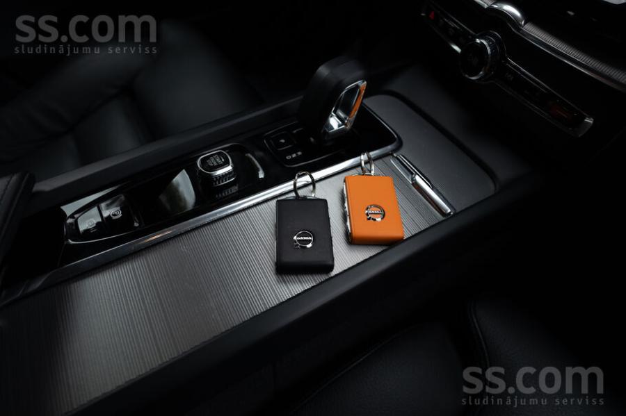 Black Volvo XC60 2022 in Riga, with an engine capacity of 2.00 L and mileage of 208 thousand km for 23900 €, photo 27 on AUTOMOTO.COM.LV