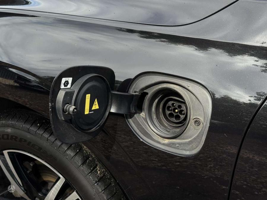 Melns Volvo XC60 2022 Viļņa, ar dzinēja tilpumu 1.97 L un nobraukumu 196 tūkst. km par 28990 €, foto 13 vietnē AUTOMOTO.COM.LV