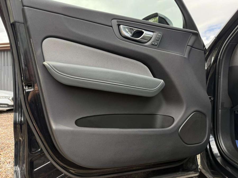 Melns Volvo XC60 2022 Viļņa, ar dzinēja tilpumu 1.97 L un nobraukumu 196 tūkst. km par 28990 €, foto 14 vietnē AUTOMOTO.COM.LV