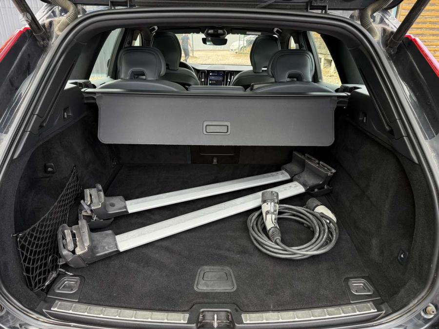 Melns Volvo XC60 2022 Viļņa, ar dzinēja tilpumu 1.97 L un nobraukumu 196 tūkst. km par 28990 €, foto 21 vietnē AUTOMOTO.COM.LV