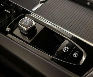 Black Volvo XC60 2022 in Marijampole, with an engine capacity of 1.97 L and mileage of 132 thousand km for 22999 €, photo 12 on AUTOMOTO.COM.LV