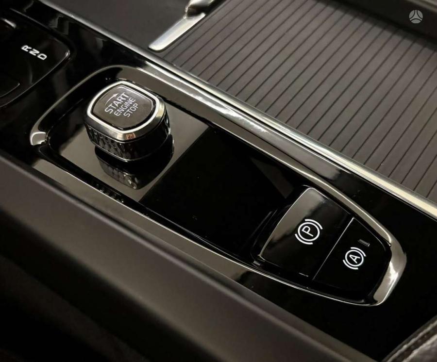 Black Volvo XC60 2022 in Marijampole, with an engine capacity of 1.97 L and mileage of 132 thousand km for 22999 €, photo 12 on AUTOMOTO.COM.LV