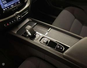 Black Volvo XC60 2022 in Marijampole, with an engine capacity of 1.97 L and mileage of 132 thousand km for 22999 €, photo 14 on AUTOMOTO.COM.LV