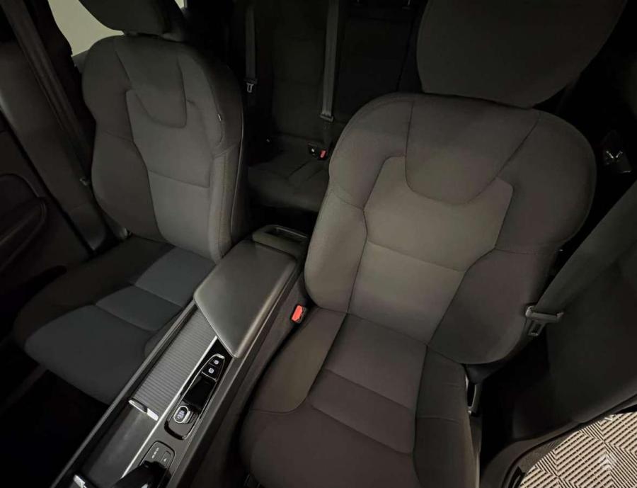 Black Volvo XC60 2022 in Marijampole, with an engine capacity of 1.97 L and mileage of 132 thousand km for 22999 €, photo 25 on AUTOMOTO.COM.LV