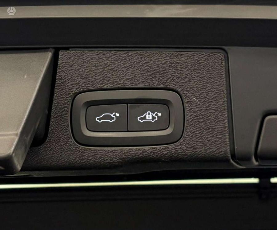 Black Volvo XC60 2022 in Marijampole, with an engine capacity of 1.97 L and mileage of 132 thousand km for 22999 €, photo 27 on AUTOMOTO.COM.LV