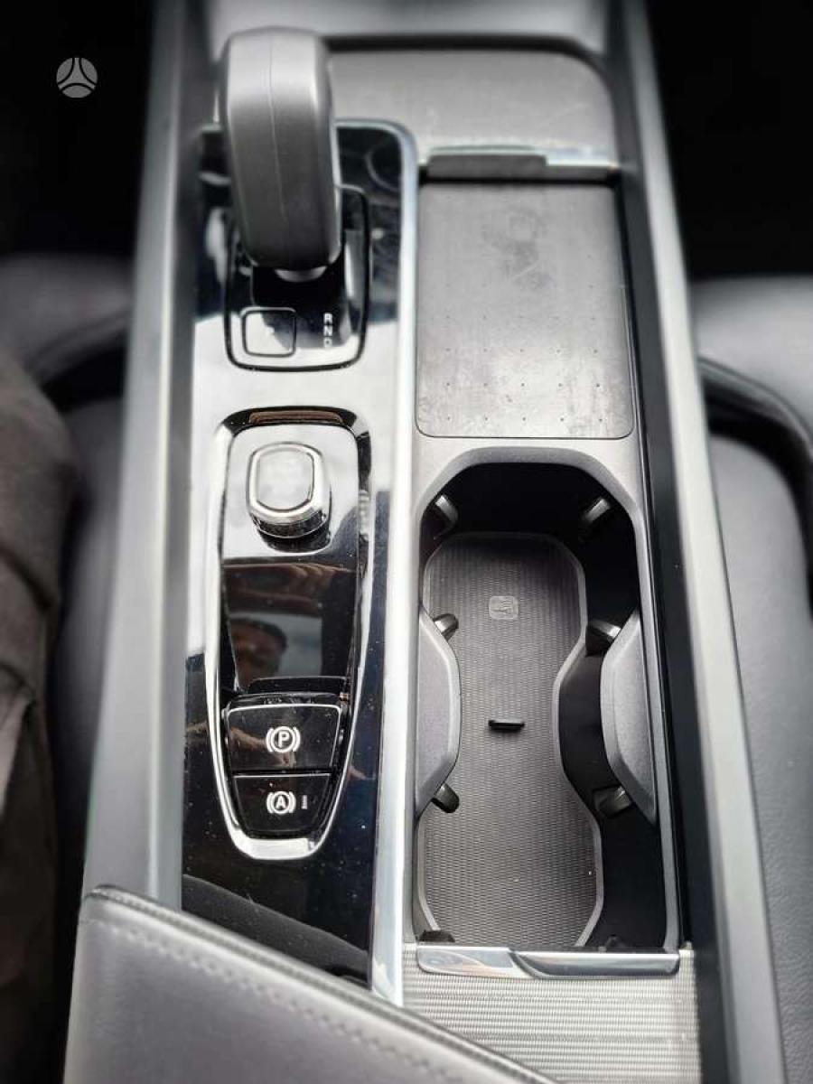 Melns Volvo XC60 2022 Šauļi, ar dzinēja tilpumu 1.97 L un nobraukumu 164 tūkst. km par 31950 €, foto 36 vietnē AUTOMOTO.COM.LV