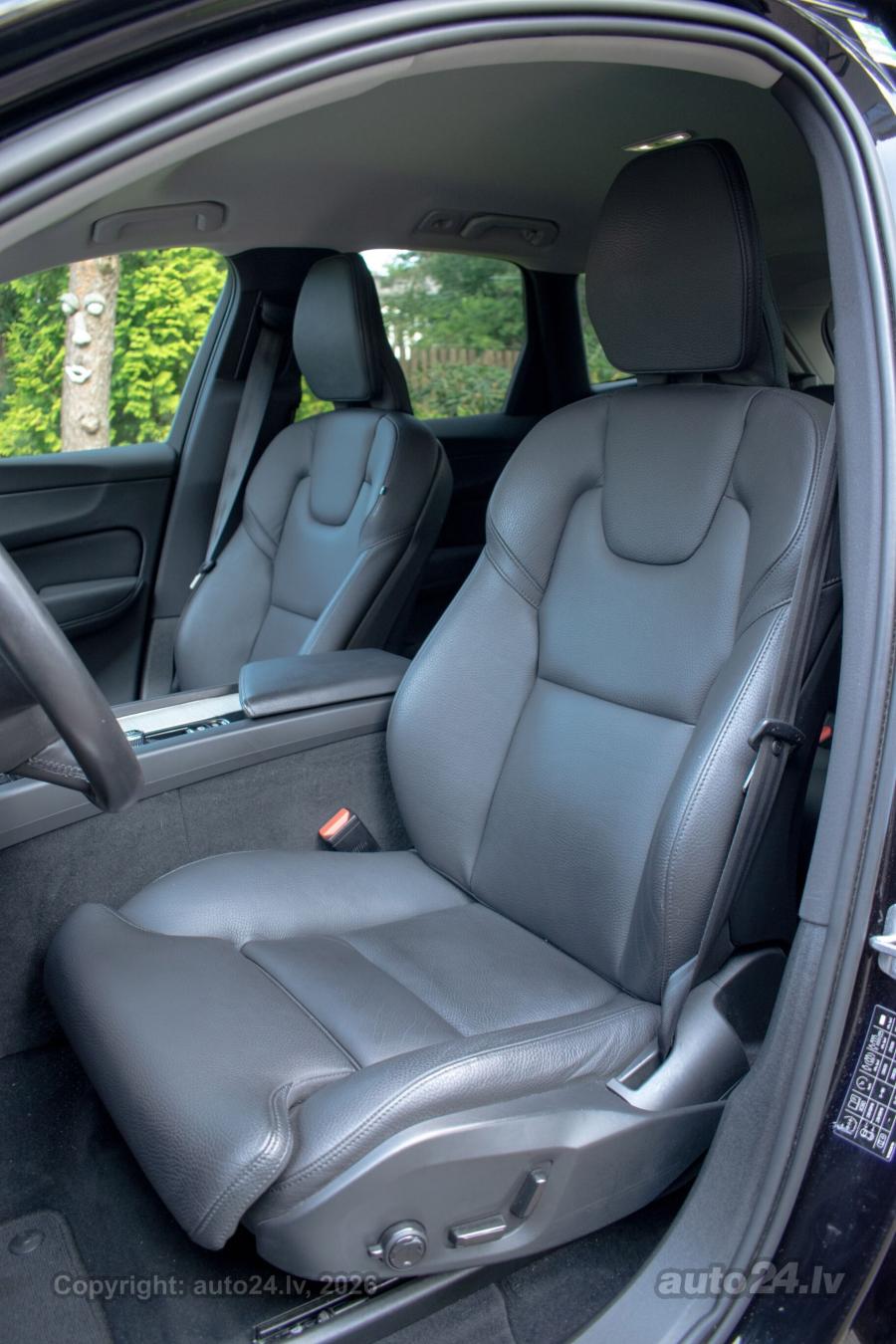 Melns Volvo XC60 2022 Tallina, ar dzinēja tilpumu 2.00 L un nobraukumu 159 tūkst. km par 32890 €, foto 11 vietnē AUTOMOTO.COM.LV