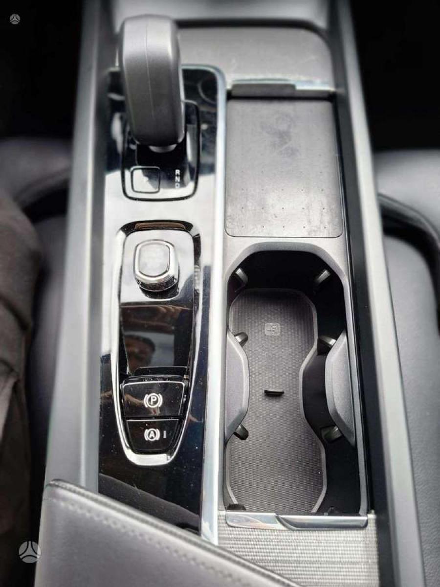 Melns Volvo XC60 2022 Šauļi, ar dzinēja tilpumu 1.97 L un nobraukumu 164 tūkst. km par 30950 €, foto 40 vietnē AUTOMOTO.COM.LV