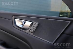 Black Volvo XC60 2022 in Tukums, with an engine capacity of 2.00 L and mileage of 85 thousand km for 29000 €, photo 12 on AUTOMOTO.COM.LV
