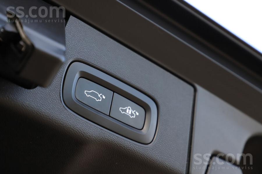 Black Volvo XC60 2022 in Tukums, with an engine capacity of 2.00 L and mileage of 85 thousand km for 29000 €, photo 16 on AUTOMOTO.COM.LV