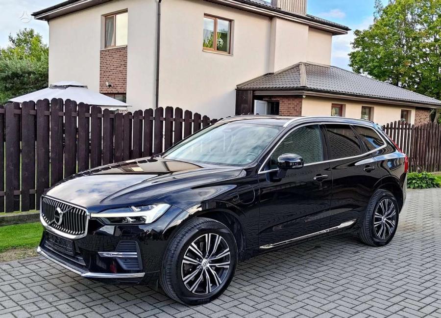 Black Volvo XC60 2022 in Siauliai, with an engine capacity of 2.00 L and mileage of 219 thousand km for 26500 €, photo 4 on AUTOMOTO.COM.LV