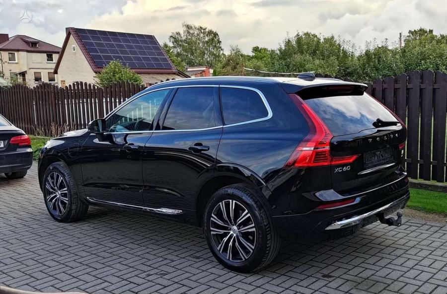 Black Volvo XC60 2022 in Siauliai, with an engine capacity of 2.00 L and mileage of 219 thousand km for 26500 €, photo 7 on AUTOMOTO.COM.LV